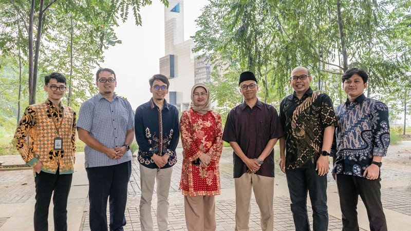 Visiting the UIII Campus, IAEI Management Discusses